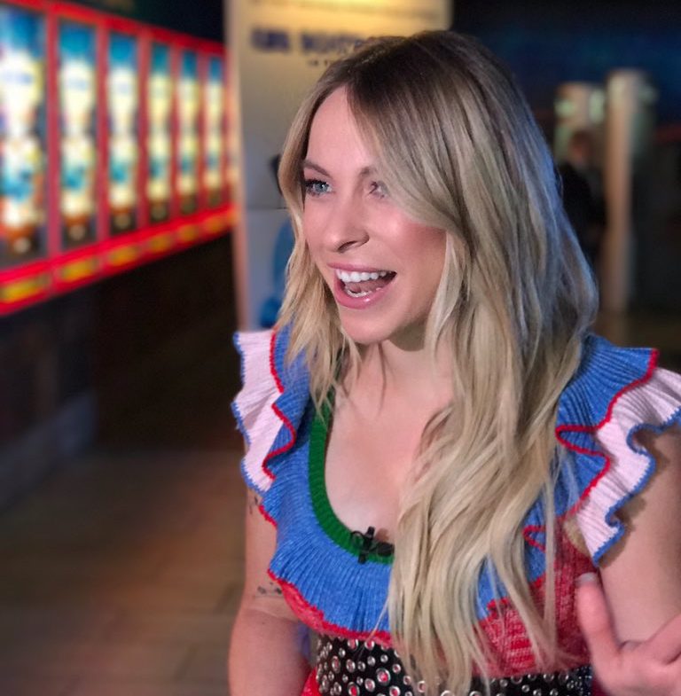 Marie-Mai nous présente le premier copain de sa fille!! TROP MIGNON ...