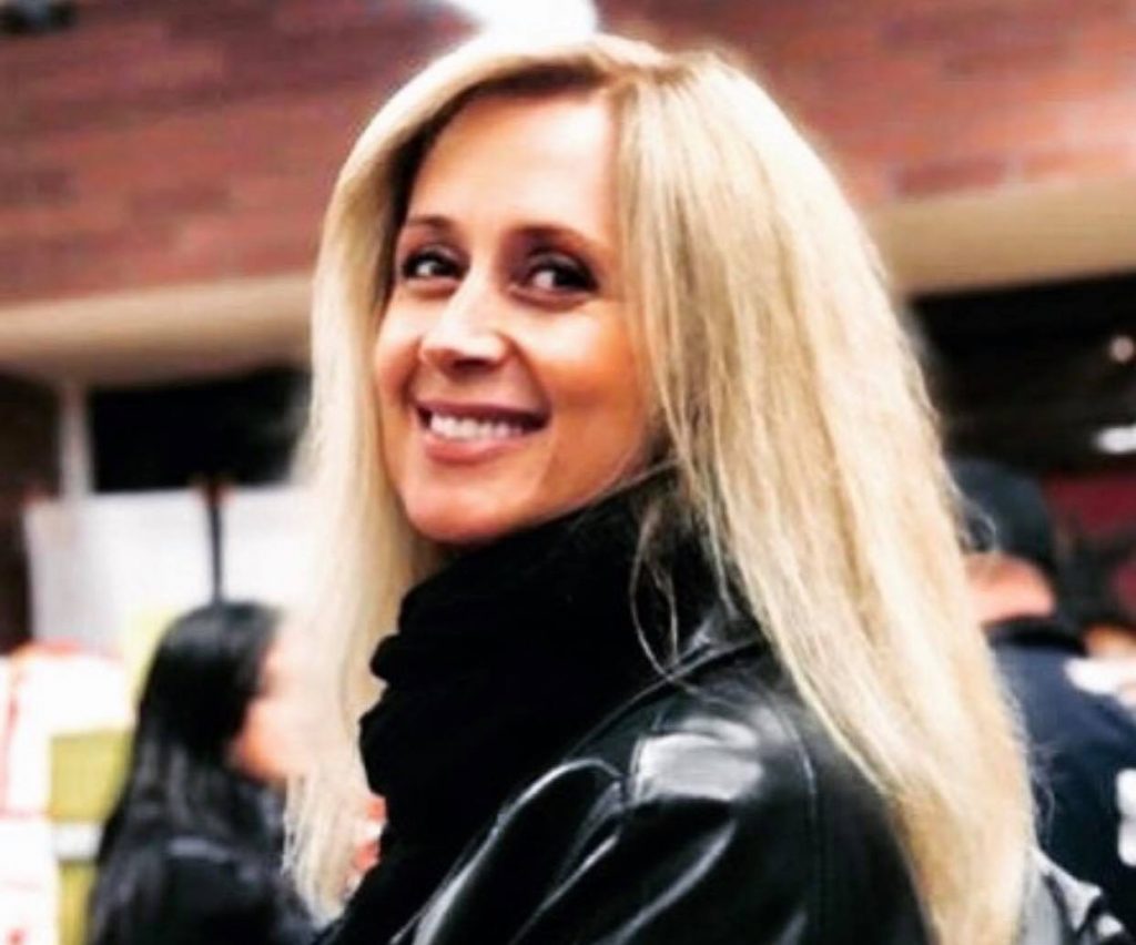 La coach Lara Fabian partage une rare photo avec son amoureux - Vedette Québec