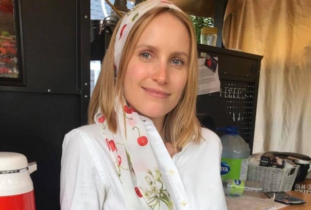 Charlotte Legault publie de rares photos en bikini au bord de la ...