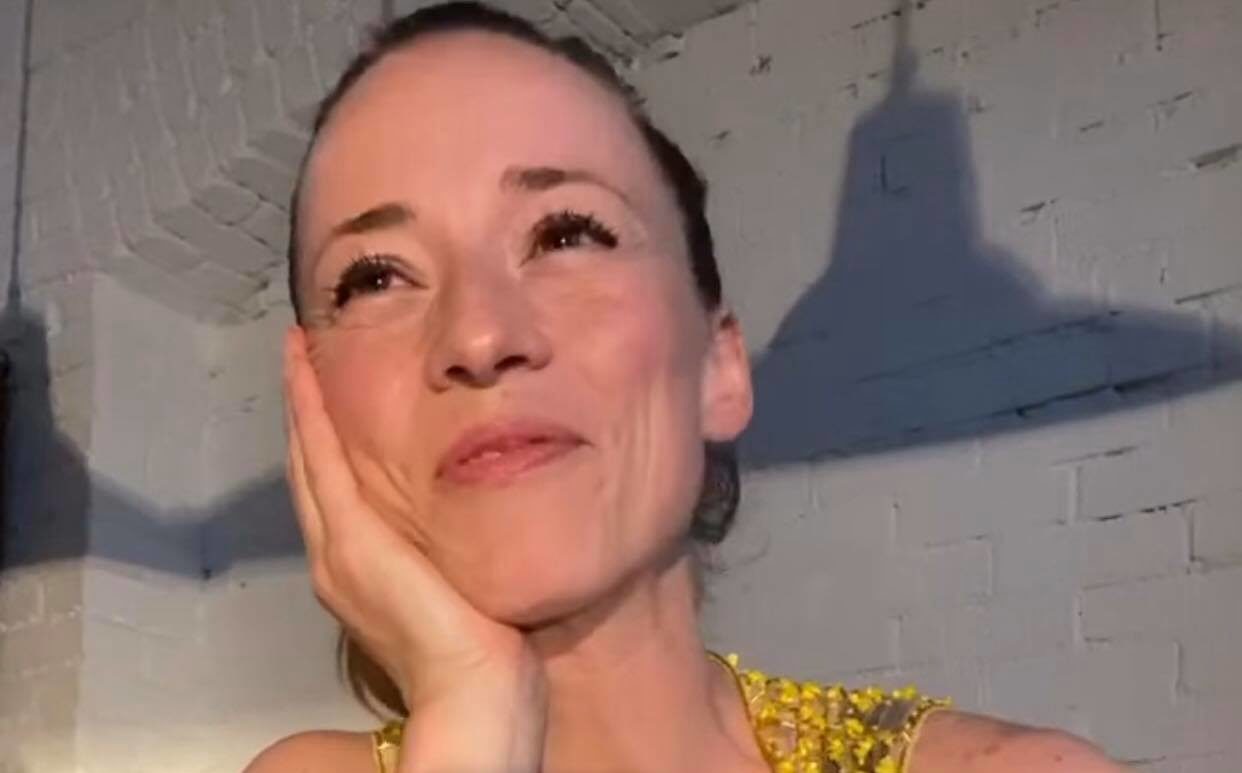 Pour une rare fois, Karine Vanasse parle de son fils de 3 ans et lui ...