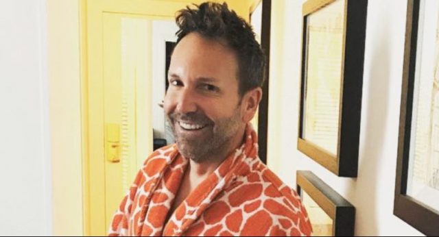 Éric Salvail fait une rare présence publique pendant le mariage de ...