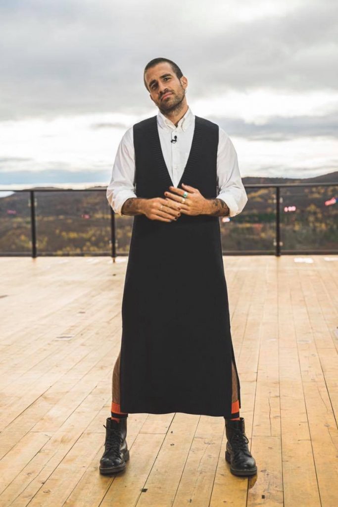 Jay Du Temple porte une robe à la télévision et les réactions sont ...