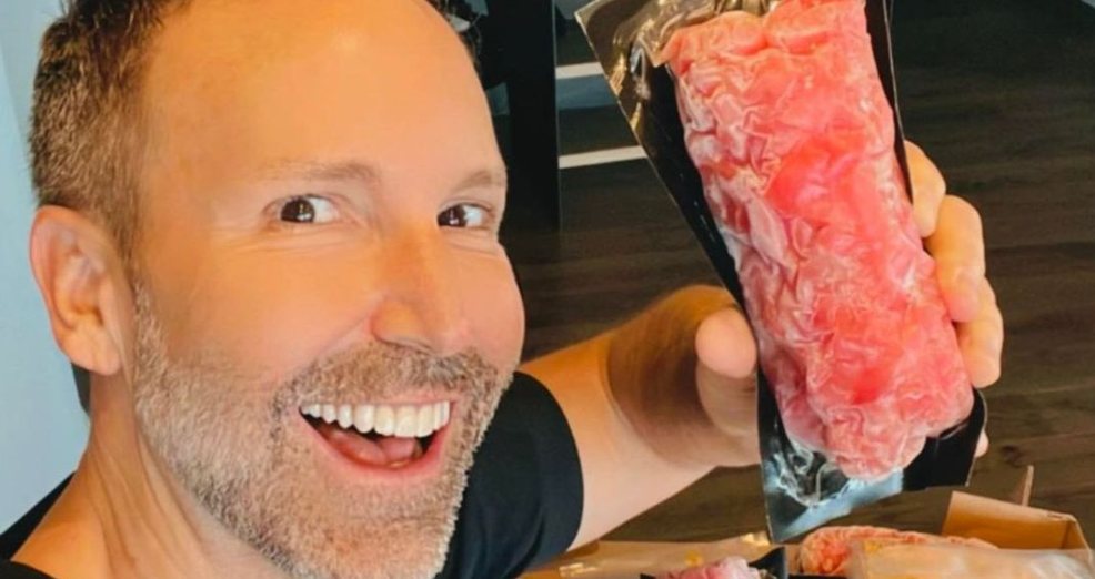 Éric Salvail fait une rare apparition sur les médias sociaux après ...