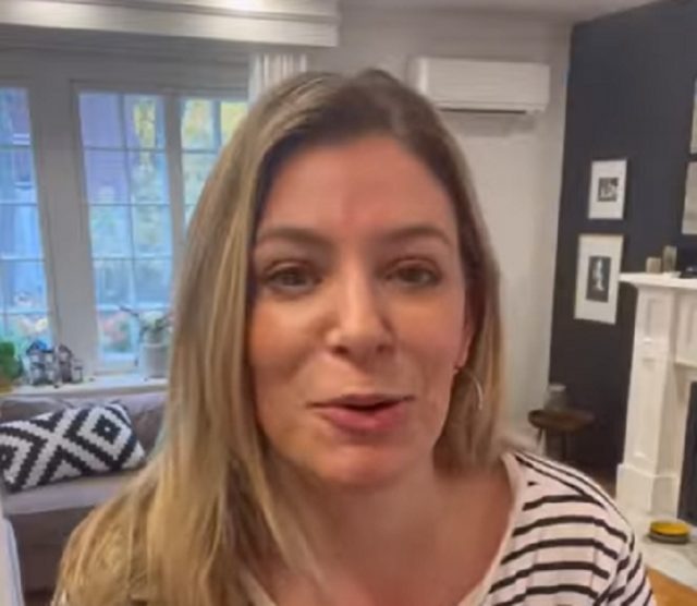 Anne-Marie Withenshaw sort et annonce la raison de sa pause à la radio ...