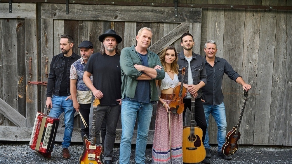 Garou annonce une bonne nouvelle dans sa vie - Vedette Québec