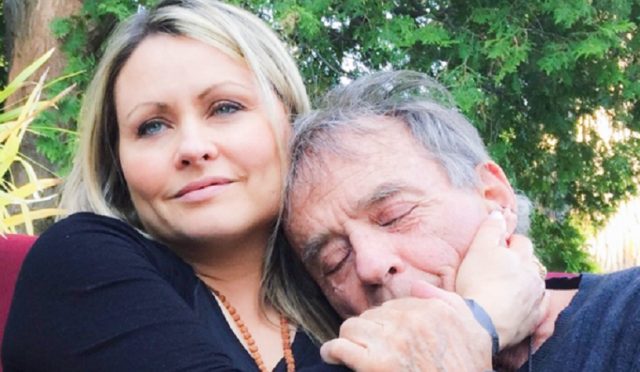 Mitsou brise le silence et fait ses adieux après le décès de son père ...