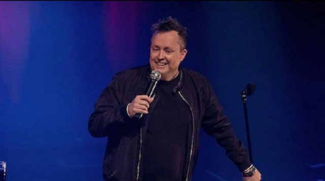 Mike Ward sort et dévoile l'identité de sa nouvelle blonde - Vedette Québec