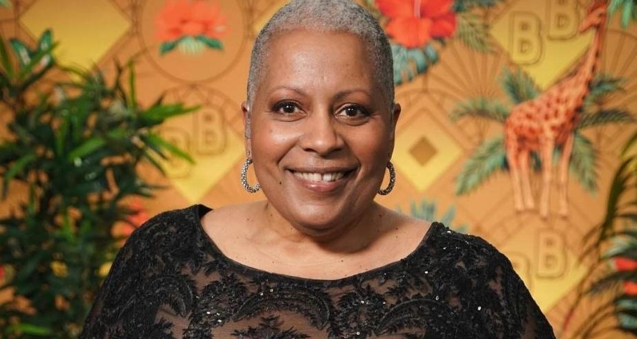 La chanteuse Kim Richardson crée un malaise à la première de Bonsoir ...