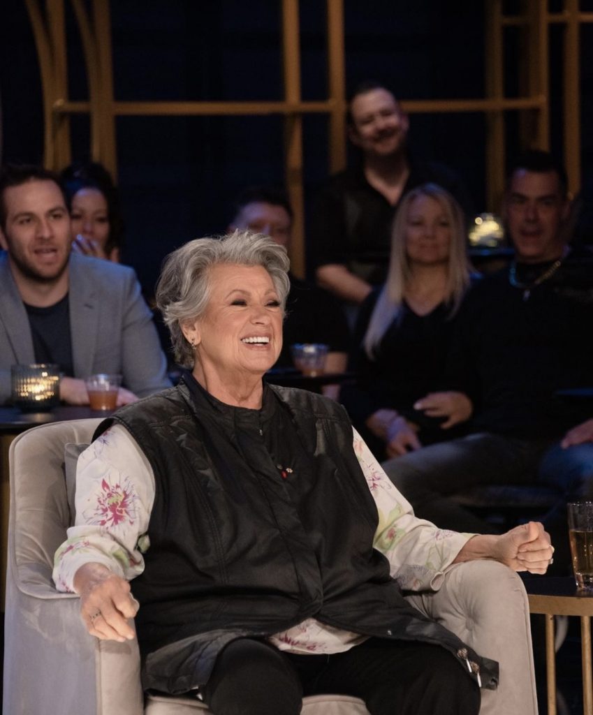 Ginette Reno fait grandement réagir avec son look à Ça finit bien la ...