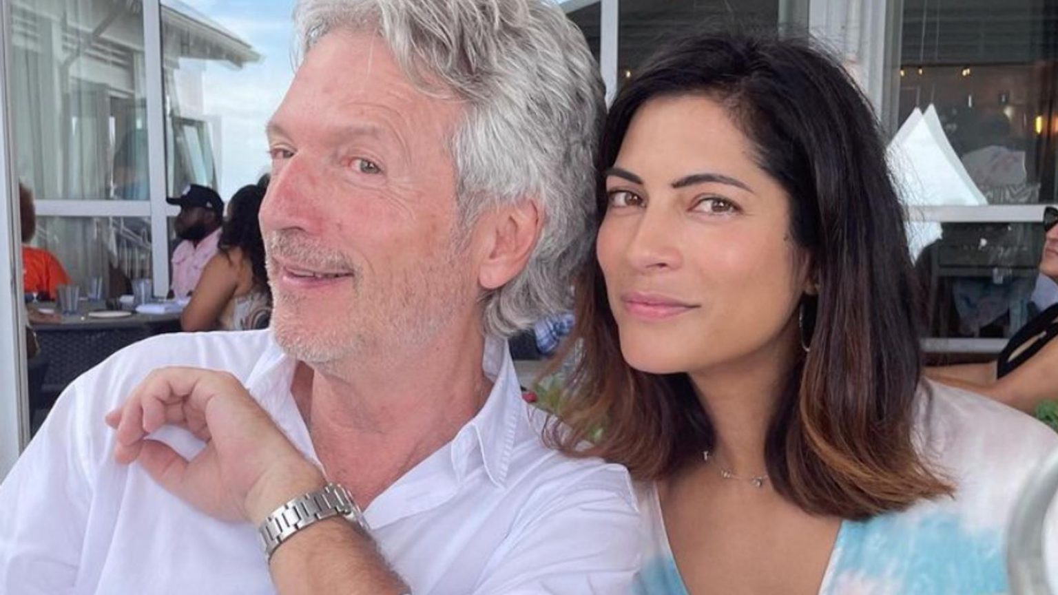 Claude Meunier est en voyage avec sa blonde loin du Québec et découvrez ...