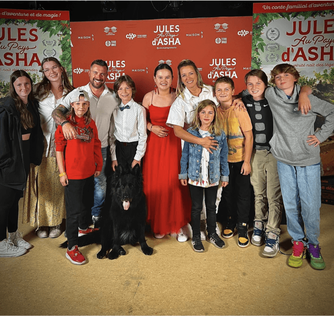 Julie Houle publie une rare photo avec tous ses enfants pour une raison ...