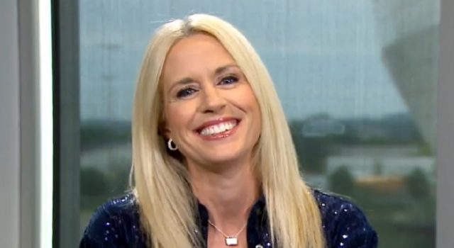 Le look d’Anouk Meunier pour la première des Chanteurs Masqués fait ...