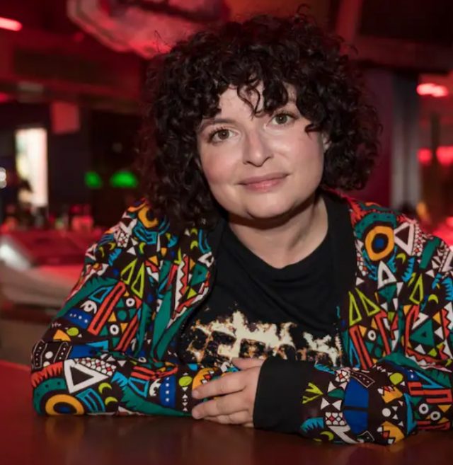 Sophie Durocher sort et ramasse Guy A. Lepage publiquement - Vedette Québec