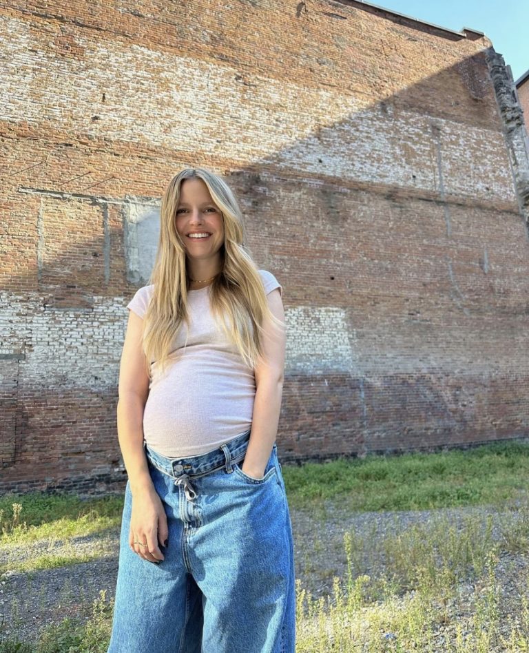 Sarah-Jeanne Labrosse sort et partage des photos des plus beaux moments ...