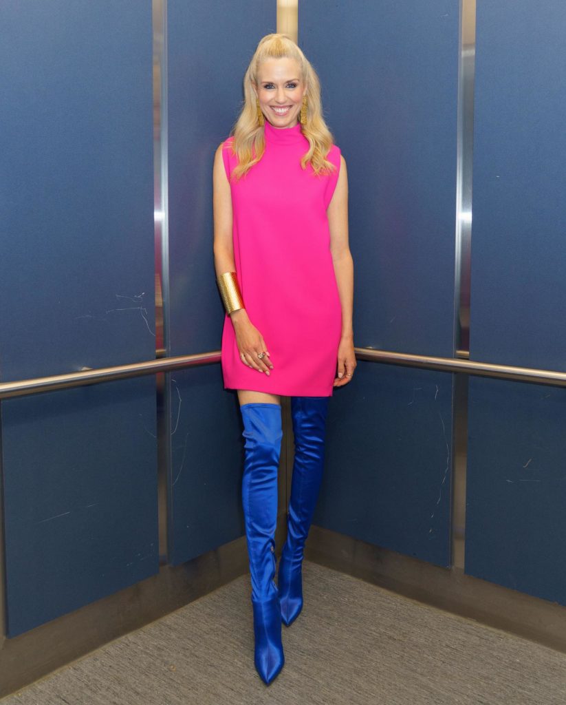 Anouk Meunier provoque une tonne de réactions avec son look très coloré ...