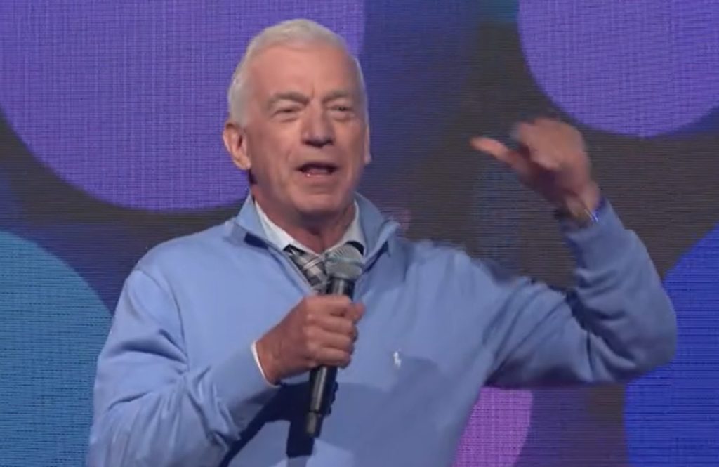 Guy Mongrain fait toute une surprise à France Beaudoin sur le plateau ...