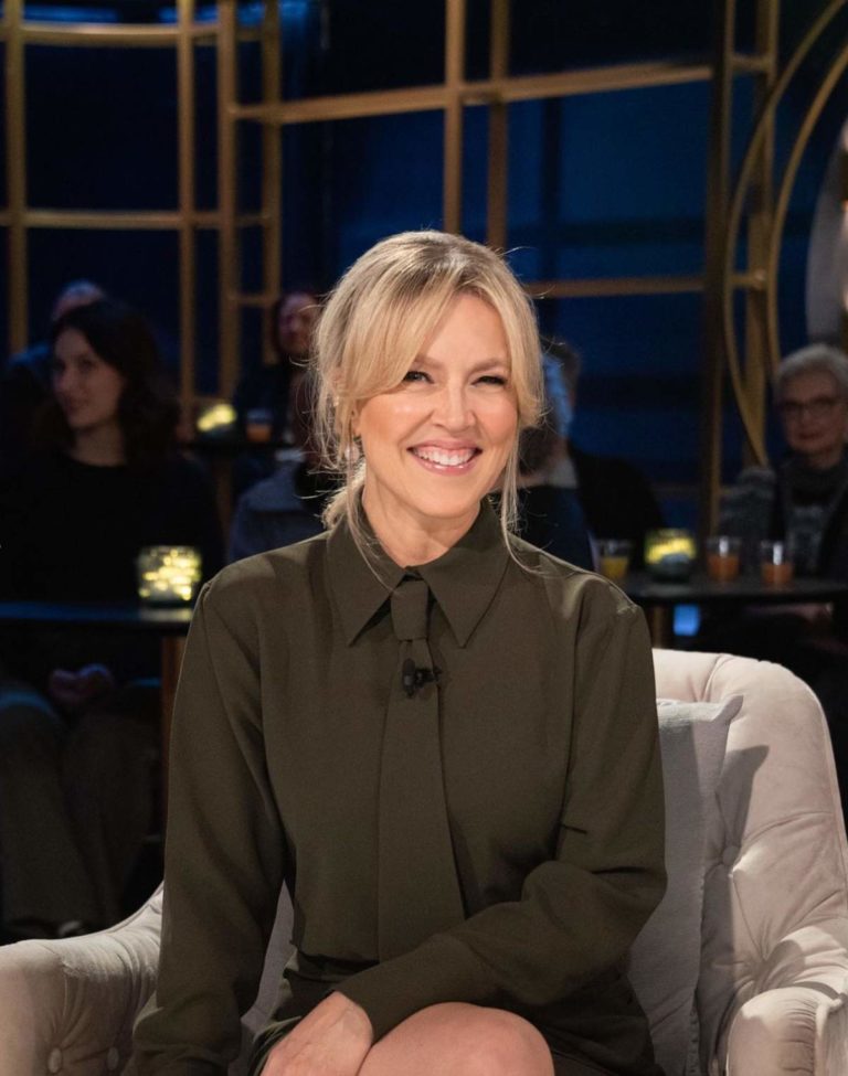 Julie Bélanger partage une rare photo sans maquillage - Vedette Québec