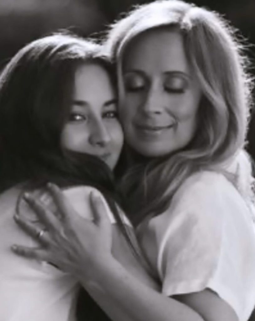 Lara Fabian sort et publie une rare photo en compagnie de sa fille pour son anniversaire ...