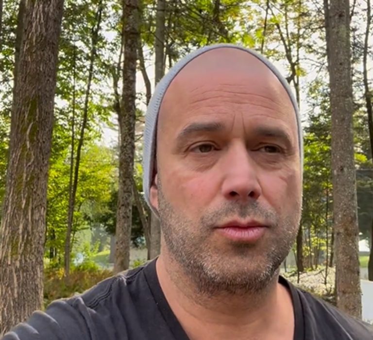 Daniel Corbin sort et annonce une bonne nouvelle dans sa vie - Vedette ...