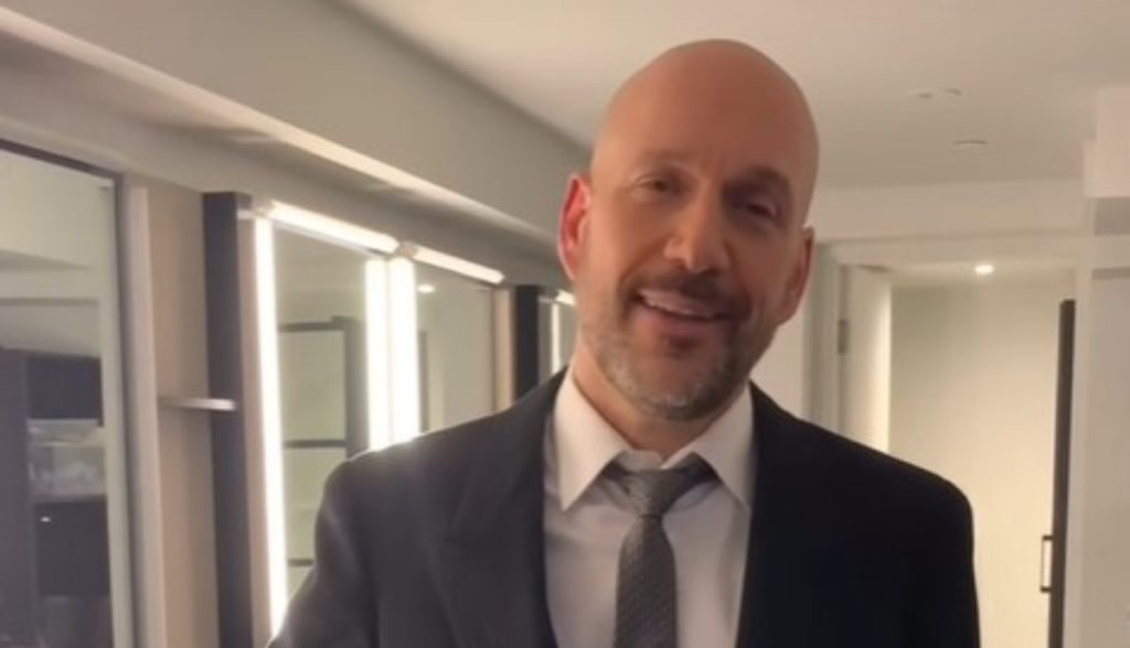 Martin Matte sort et lance un message au public juste avant Noël ...