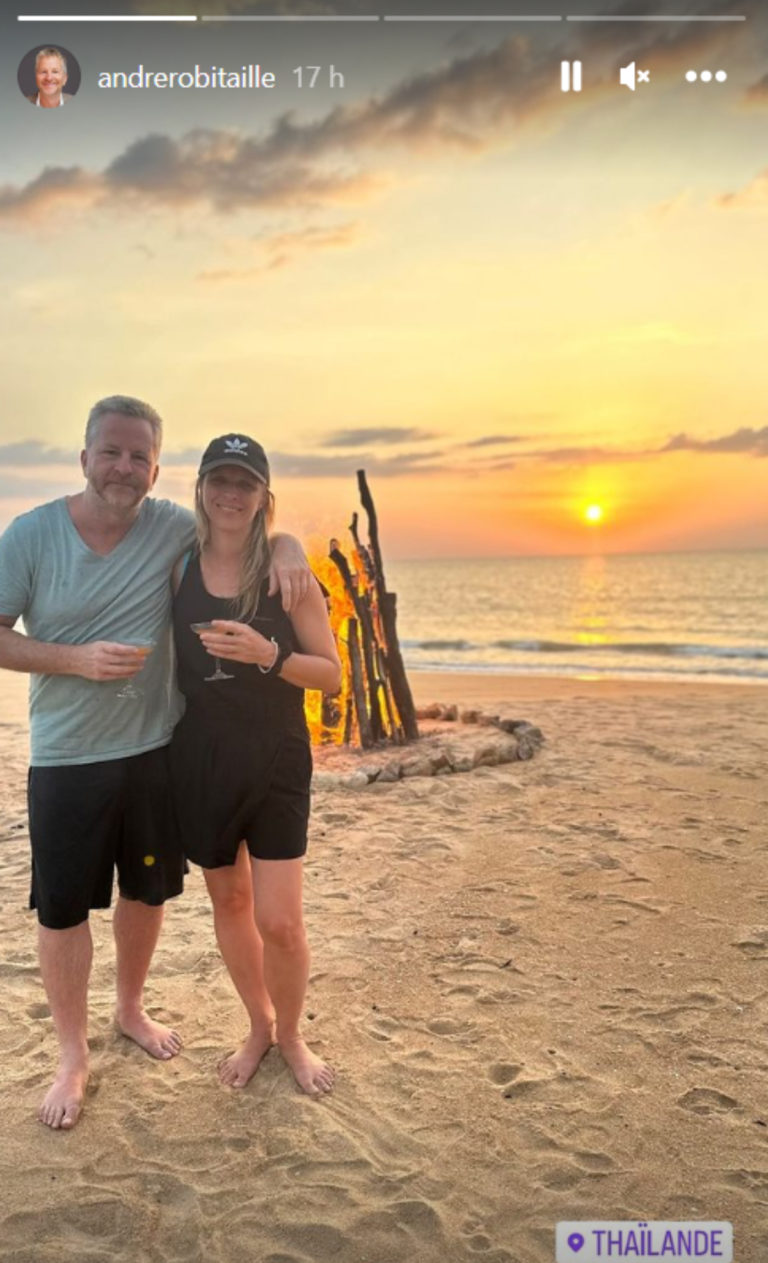 André Robitaille publie une photo de couple sur la plage loin du Québec - Vedette Québec