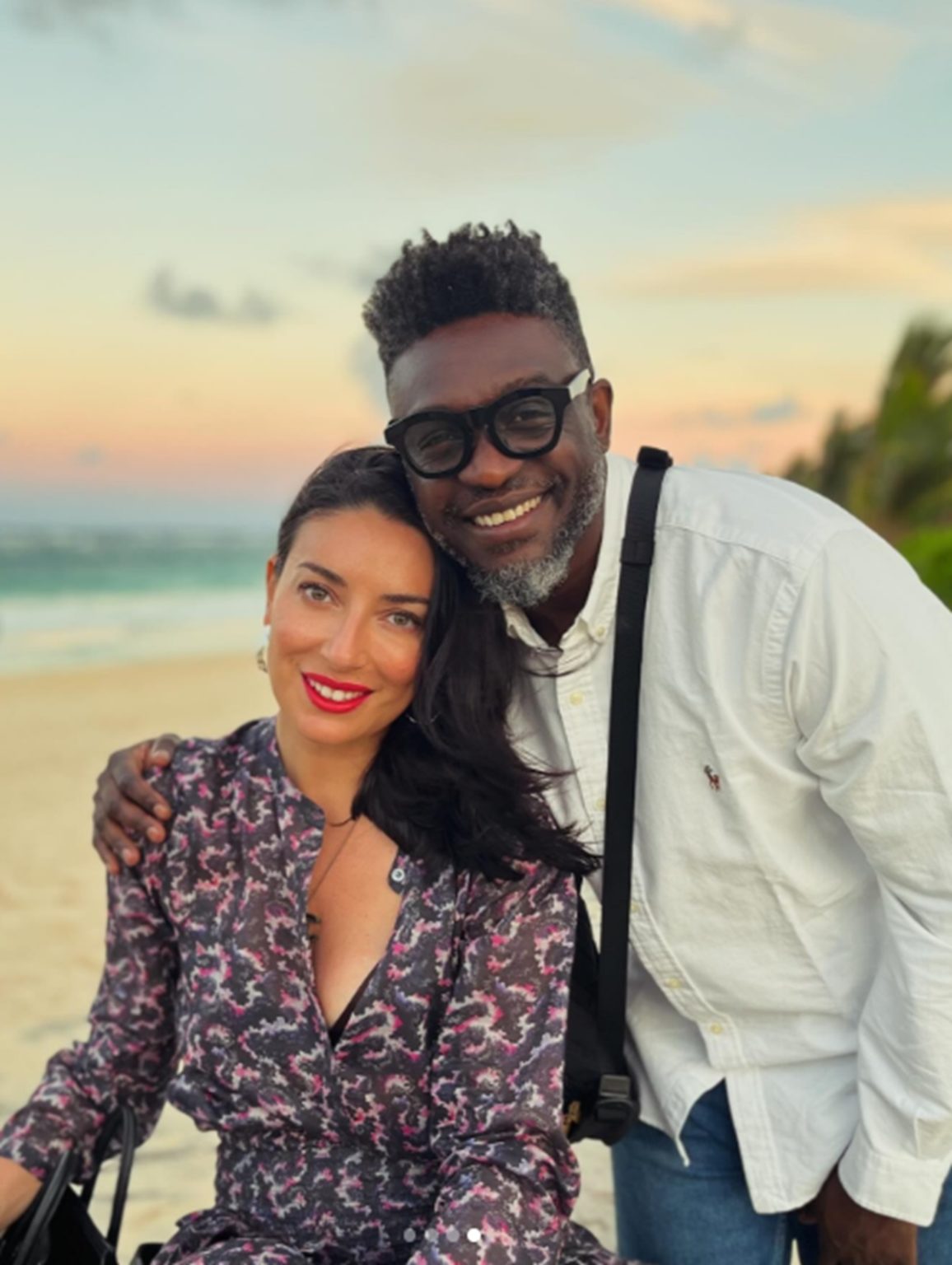 Corneille de La Voix publie une rare photo avec sa blonde et ses deux enfants - Vedette Québec