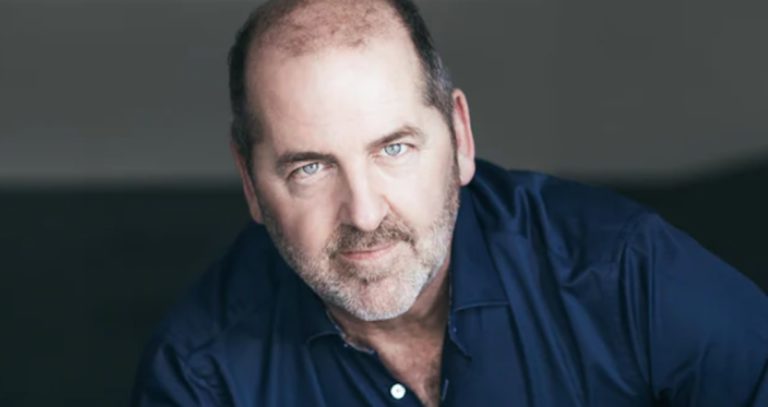 Hugo Dumas sort et fait une précision importante à propos de la ...