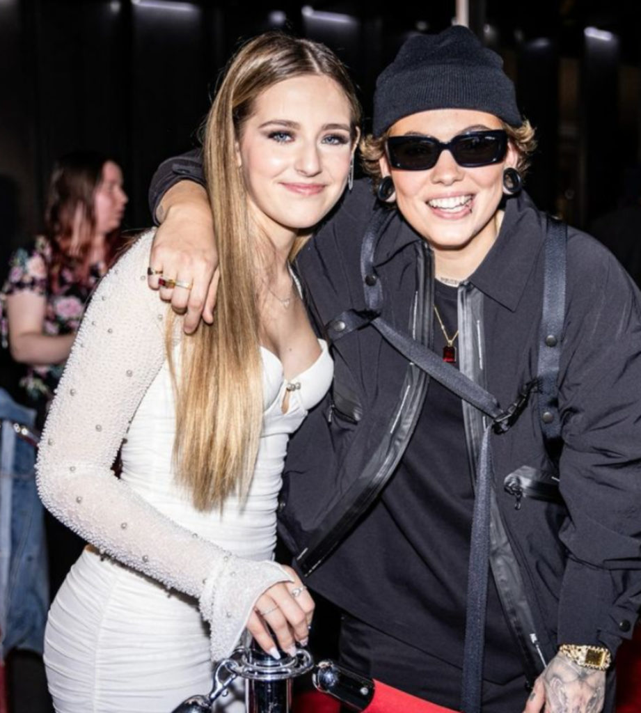 Roxane Bruneau partage une photo en vacances avec sa conjointe et la fille de celle-ci - Vedette ...