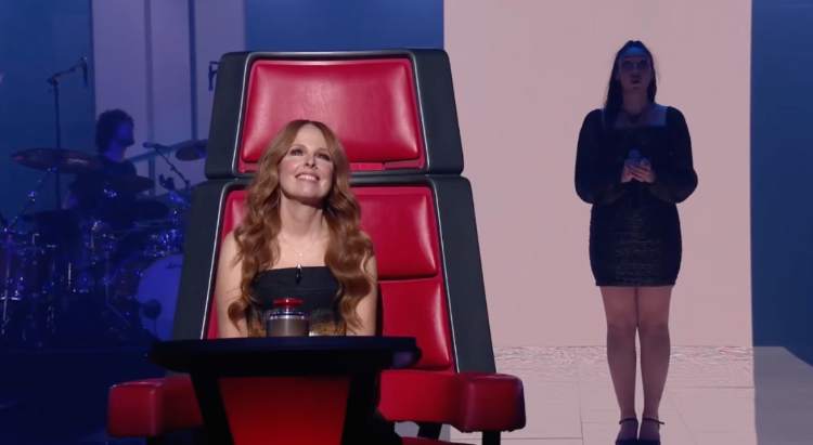 La voix présente une candidate en primeur - Vedette Québec