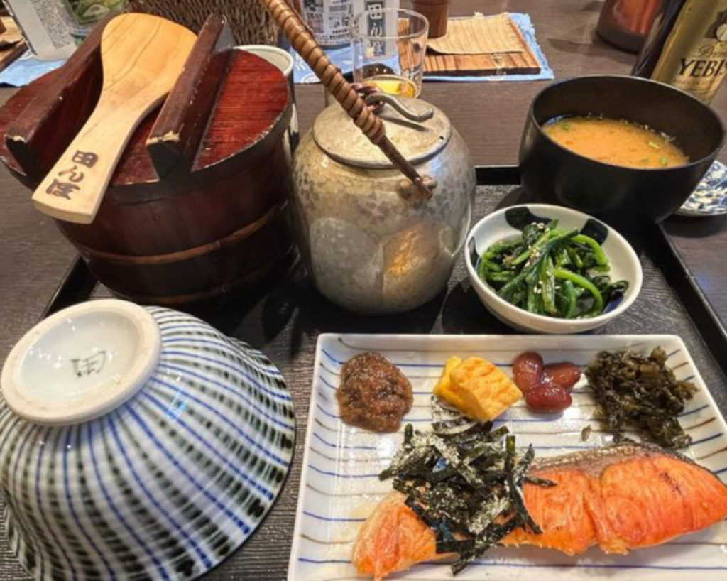 La comédienne Anne-Élisabeth Bossé partage des photos de son voyage ...