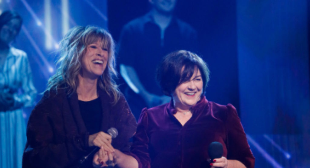 La sœur de l'invitée à En Direct de l'Univers arrive sur le plateau et ...