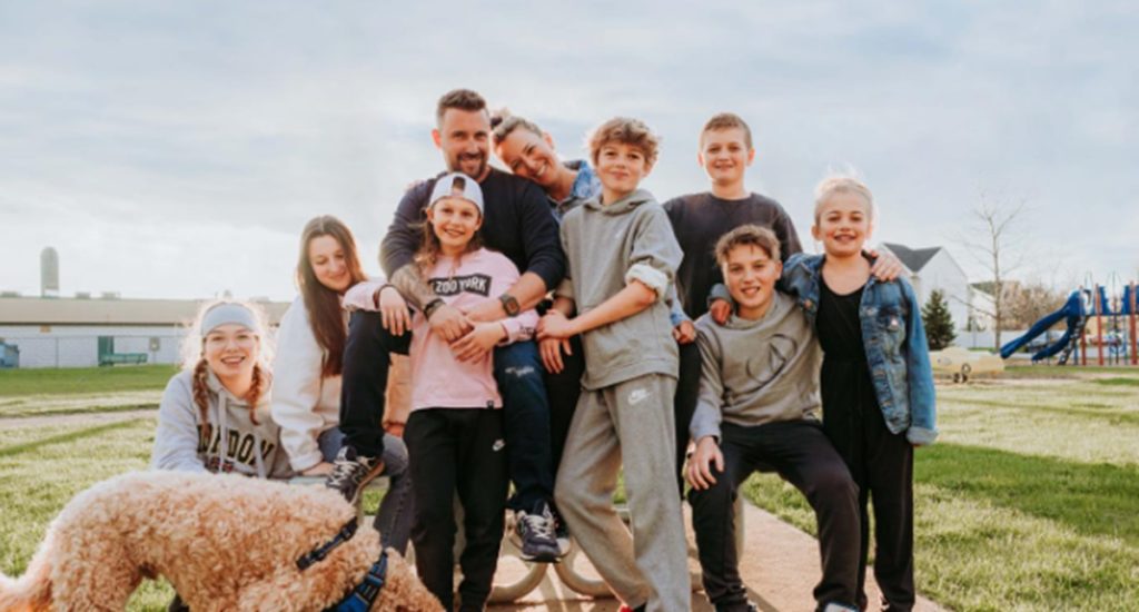 L'animatrice Julie Houle et son chum partagent les photos de graduation ...