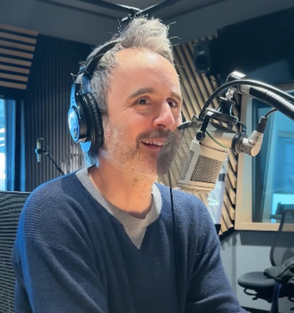 Après la naissance de son fils, Louis-José Houde sort et fait une ...