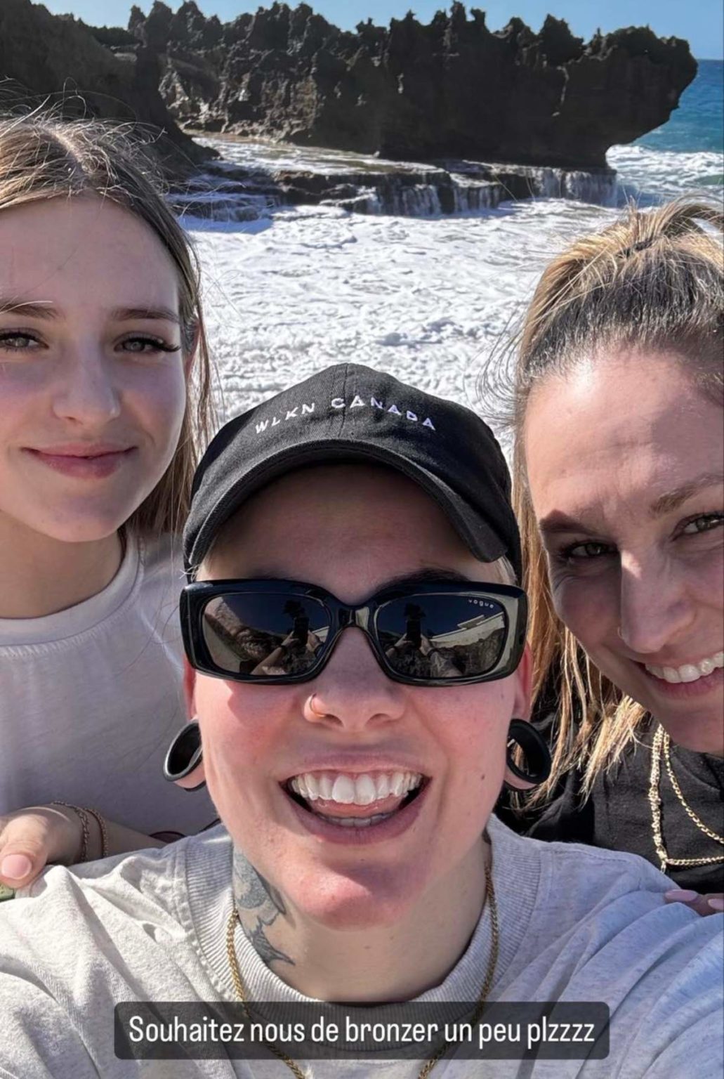 Roxane Bruneau partage une photo en vacances avec sa conjointe et la fille de celle-ci - Vedette ...