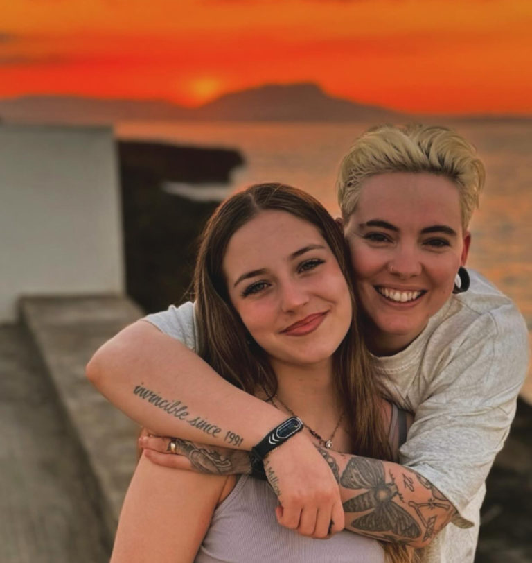 La coach Roxane Bruneau partage des photos de son voyage avec sa blonde et sa belle-fille ...