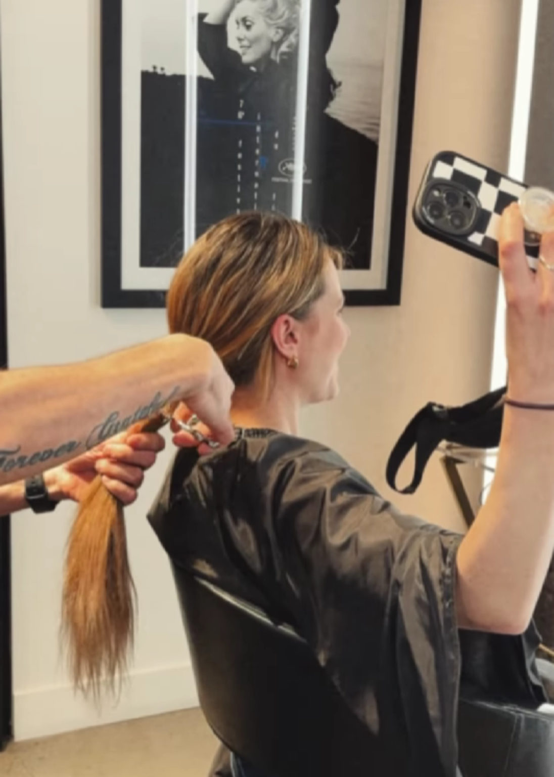 Sarah-Jeanne Labrosse partage toutes les photos de sa nouvelle coupe ...