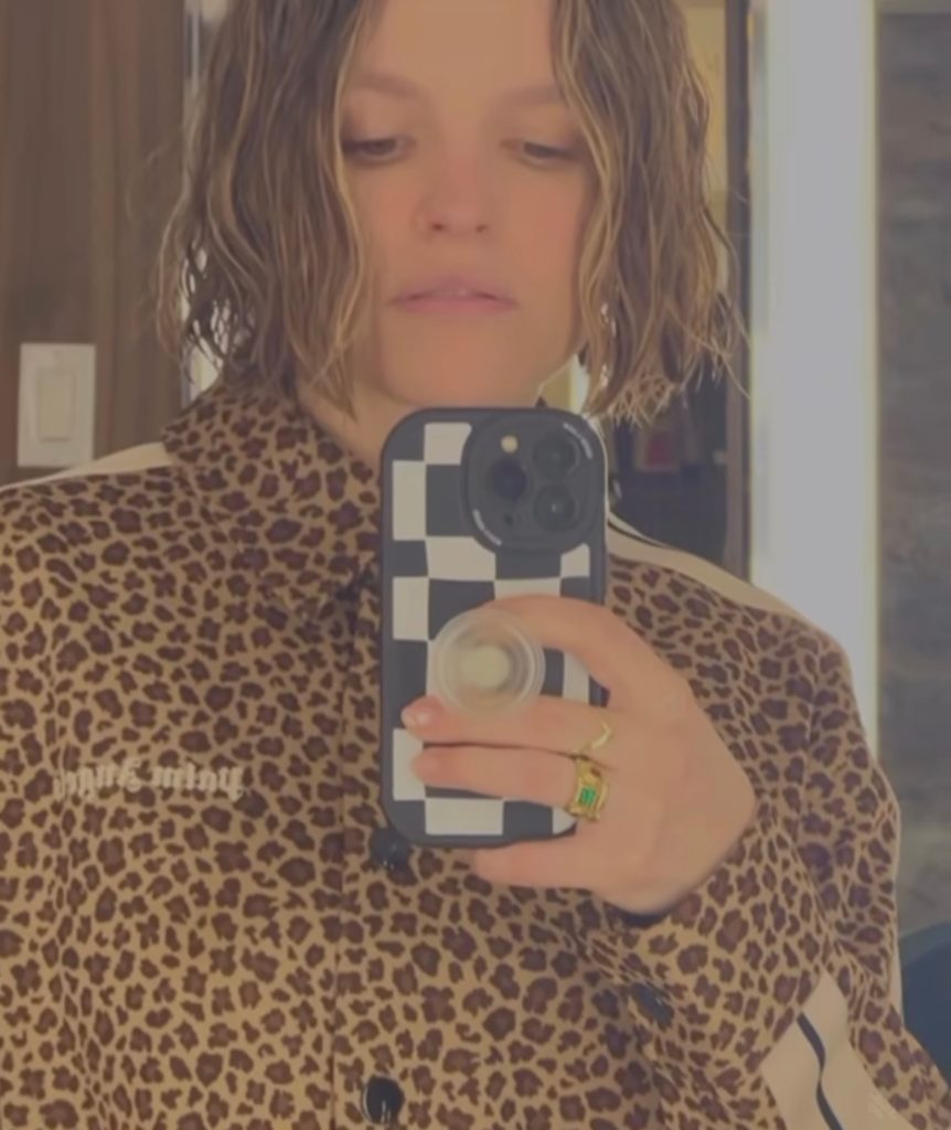 Sarah-Jeanne Labrosse partage toutes les photos de sa nouvelle coupe ...