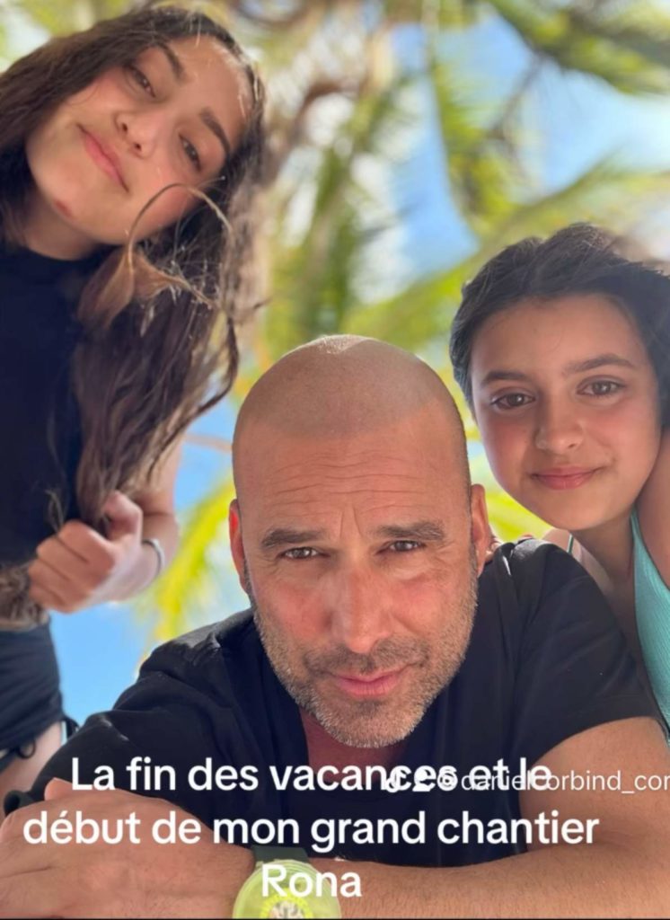 Le designer Daniel Corbin partage une photo de voyage avec sa famille ...