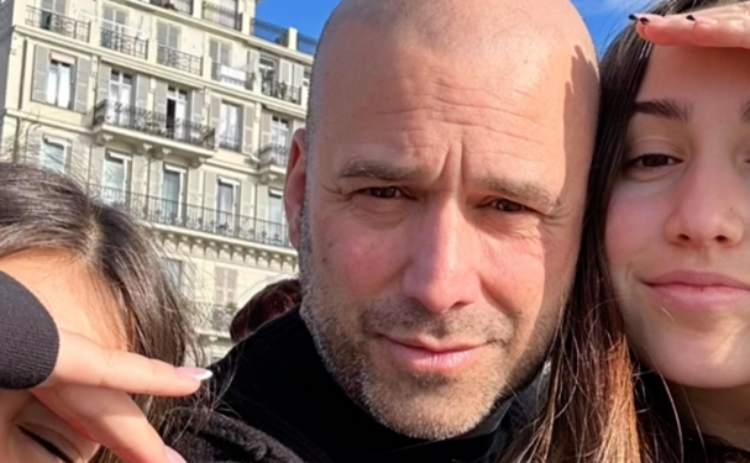 Le designer Daniel Corbin partage une photo de voyage avec sa famille ...