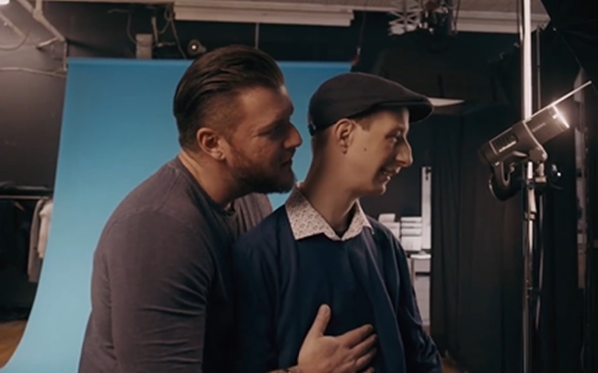 Mathieu Baron présente officiellement son frère Alexandre de 31 ans ...