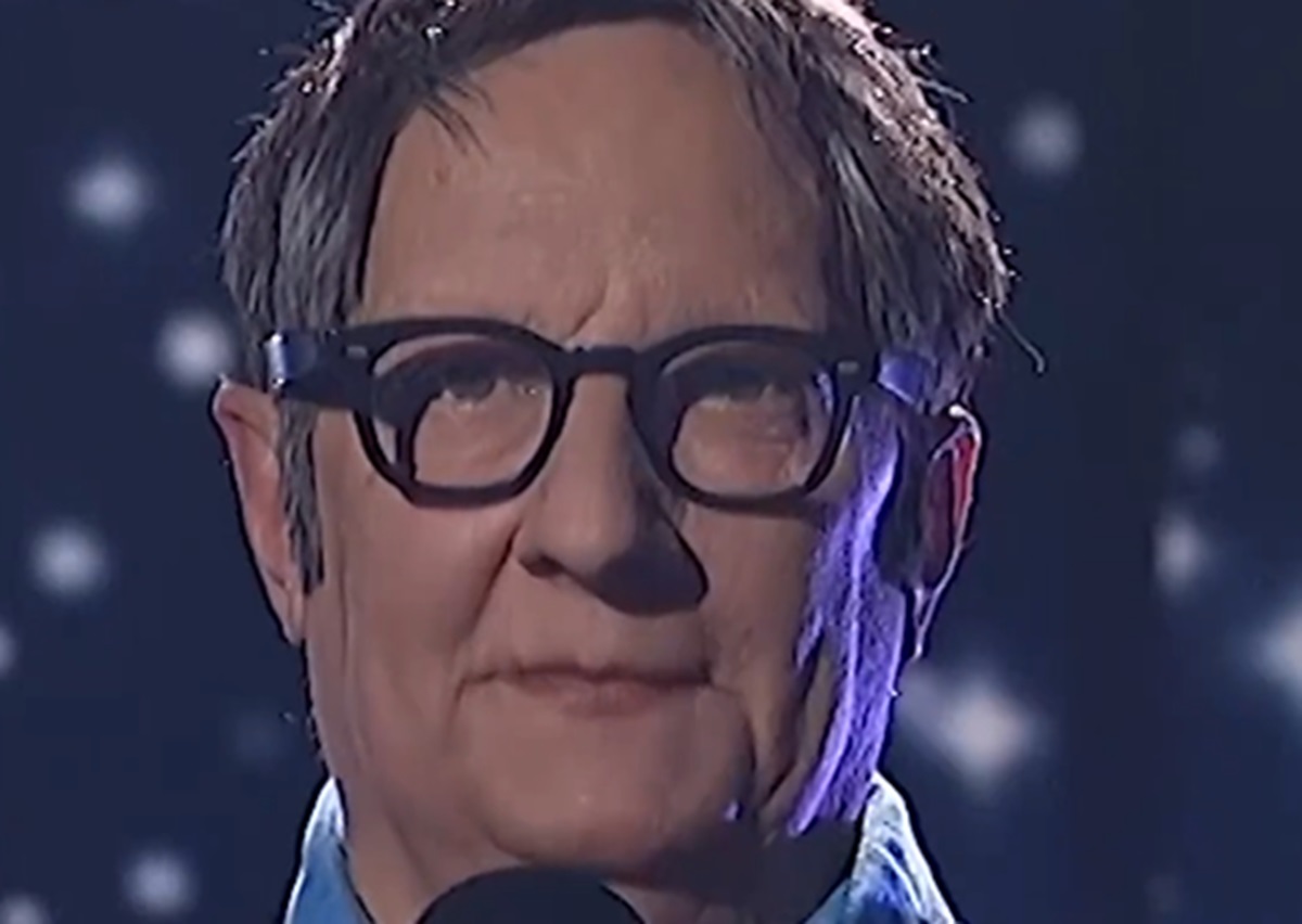 La première prestation de Robert Lepage à En direct de l'univers fait ...