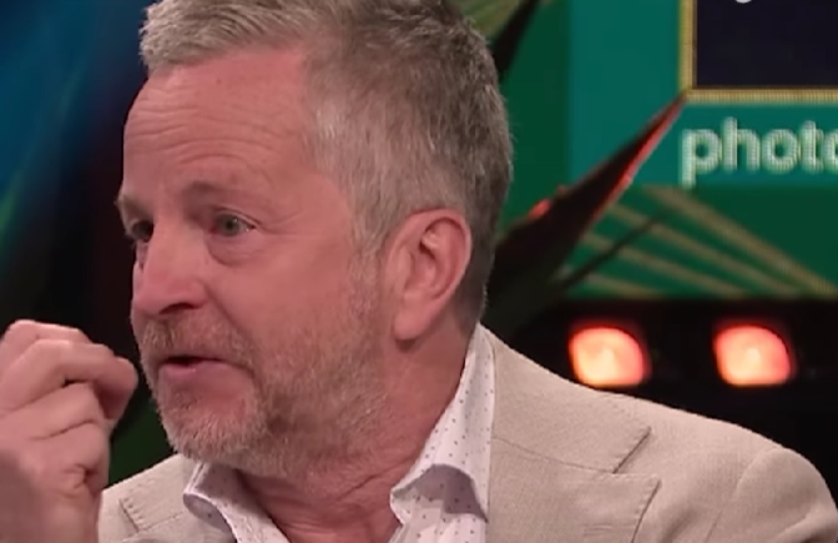 André Robitaille craque en direct à la télé en parlant de Jean-Pierre ...