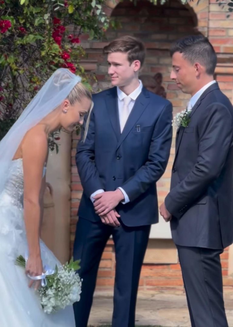 La vidéo de Corey Hart qui marche avec sa fille à son mariage fait le ...