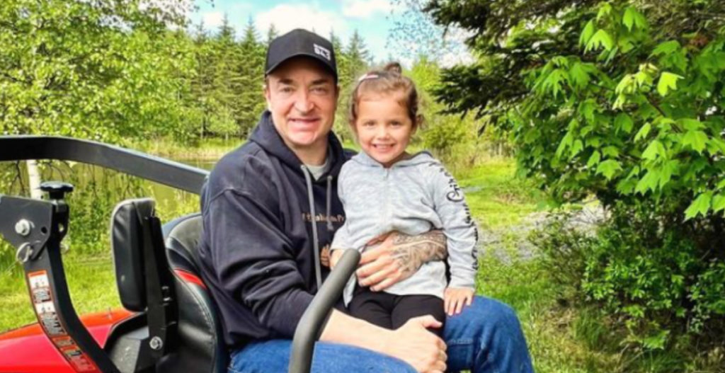 Mario tessier partage une rare photo avec sa petite-fille - Vedette Québec