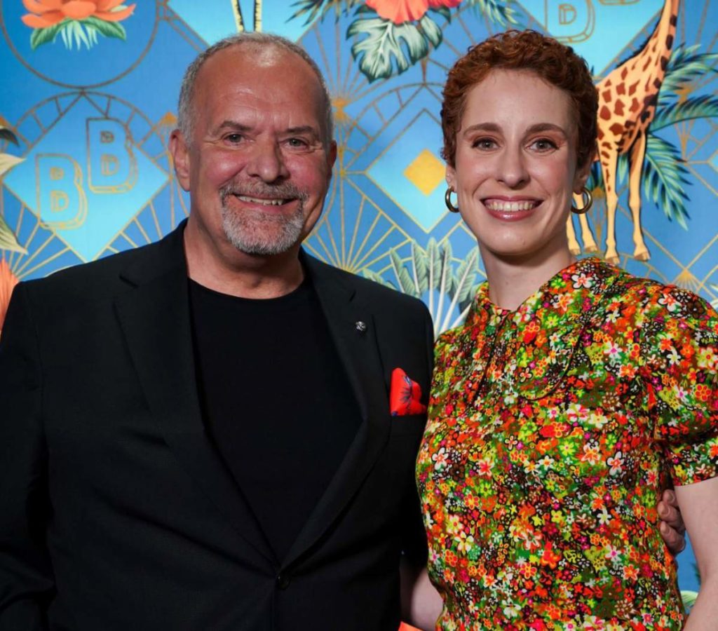 Pierre Houde présente sa fille a Bonsoir Bonsoir et elle ressemble ...