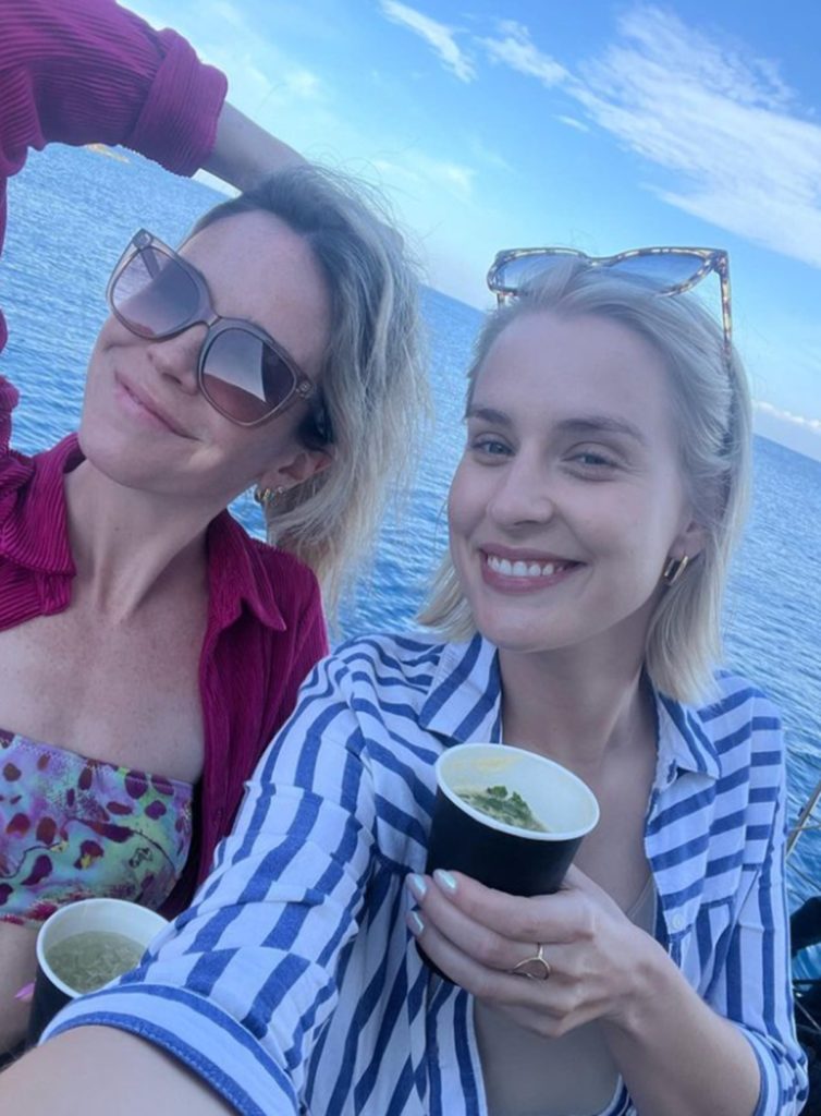 Sabrina Cournoyer partage de nouvelles photos de son voyage avec une ...