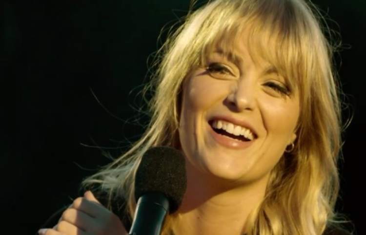 Andréanne A. Malette partage les photos de son nouveau changement ...