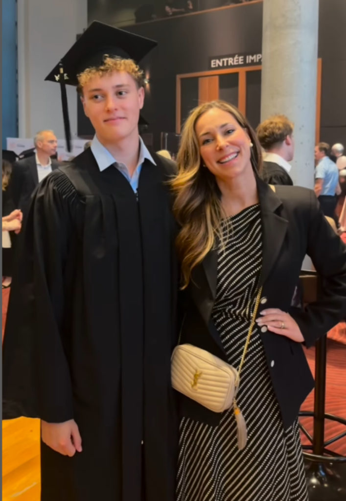 Anick Dumontet partage une rare photo avec son fils - Vedette Québec