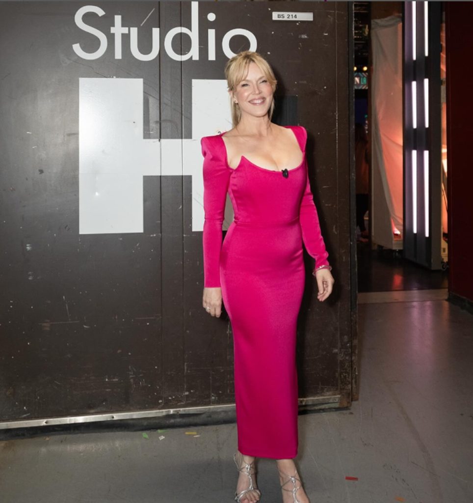 Julie Bélanger fait grandement réagir avec son look pour la finale à Ça ...