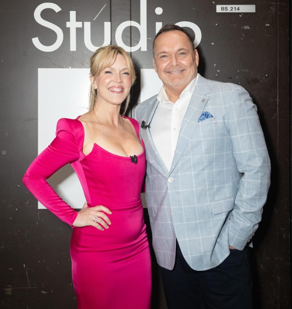 Julie Bélanger fait grandement réagir avec son look pour la finale à Ça ...